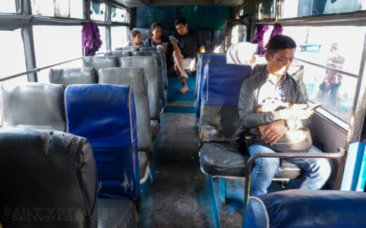 4 dalam bus - DAILY VOYAGERS