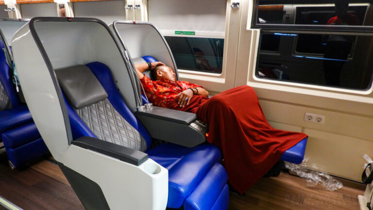 8 sandaran kursi - DAILY VOYAGERS