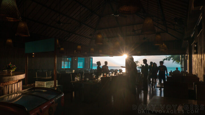 Menega Cafe: Menyantap Seafood, Menyapa Senja